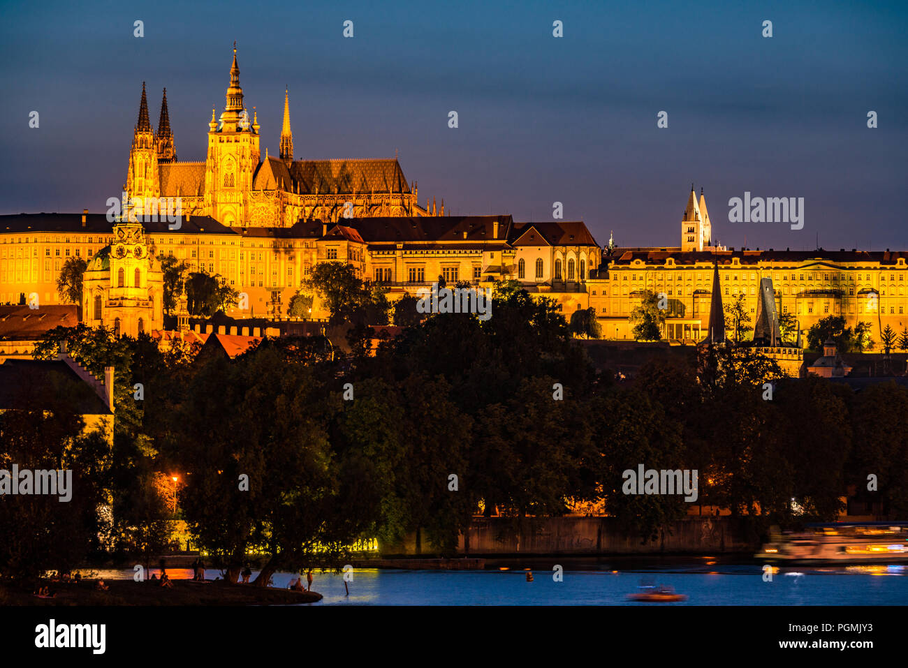 Prague castle vltava hi-res stock photography and images - Alamy