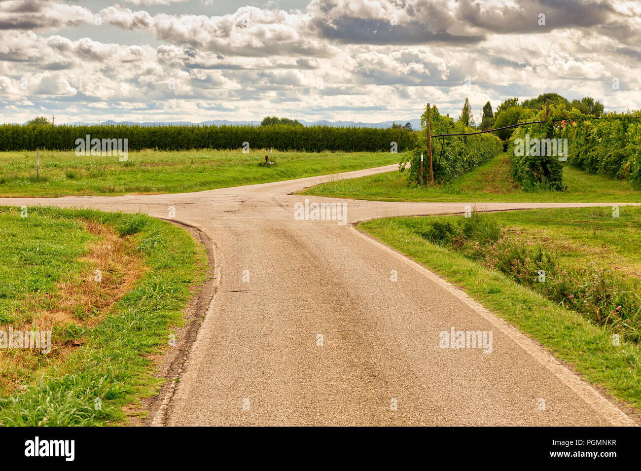 Country roads and crossing hi-res stock photography and images - Alamy