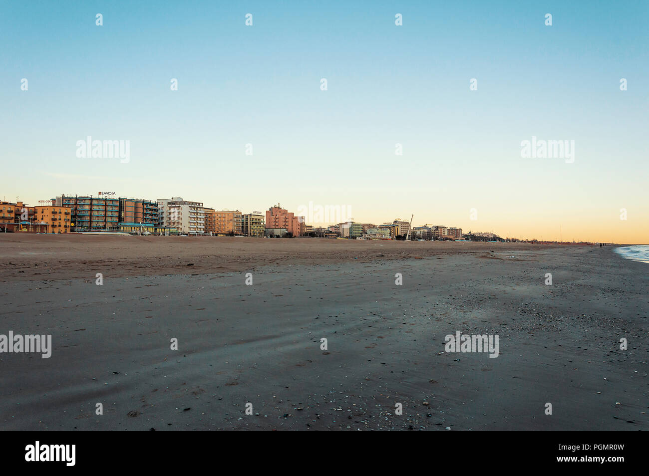 Sandy beaches of Rimini shortly after dawn in winter Stock Photo - Alamy