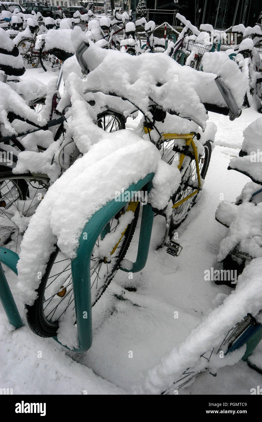Snow-covered bicycles in a large cycle bay outside the Graz mainline ...