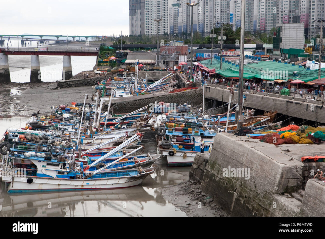 Harbor rust hi-res stock photography and images - Alamy