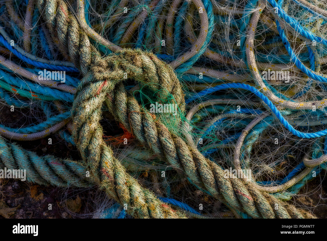 Tangled rope hi-res stock photography and images - Alamy