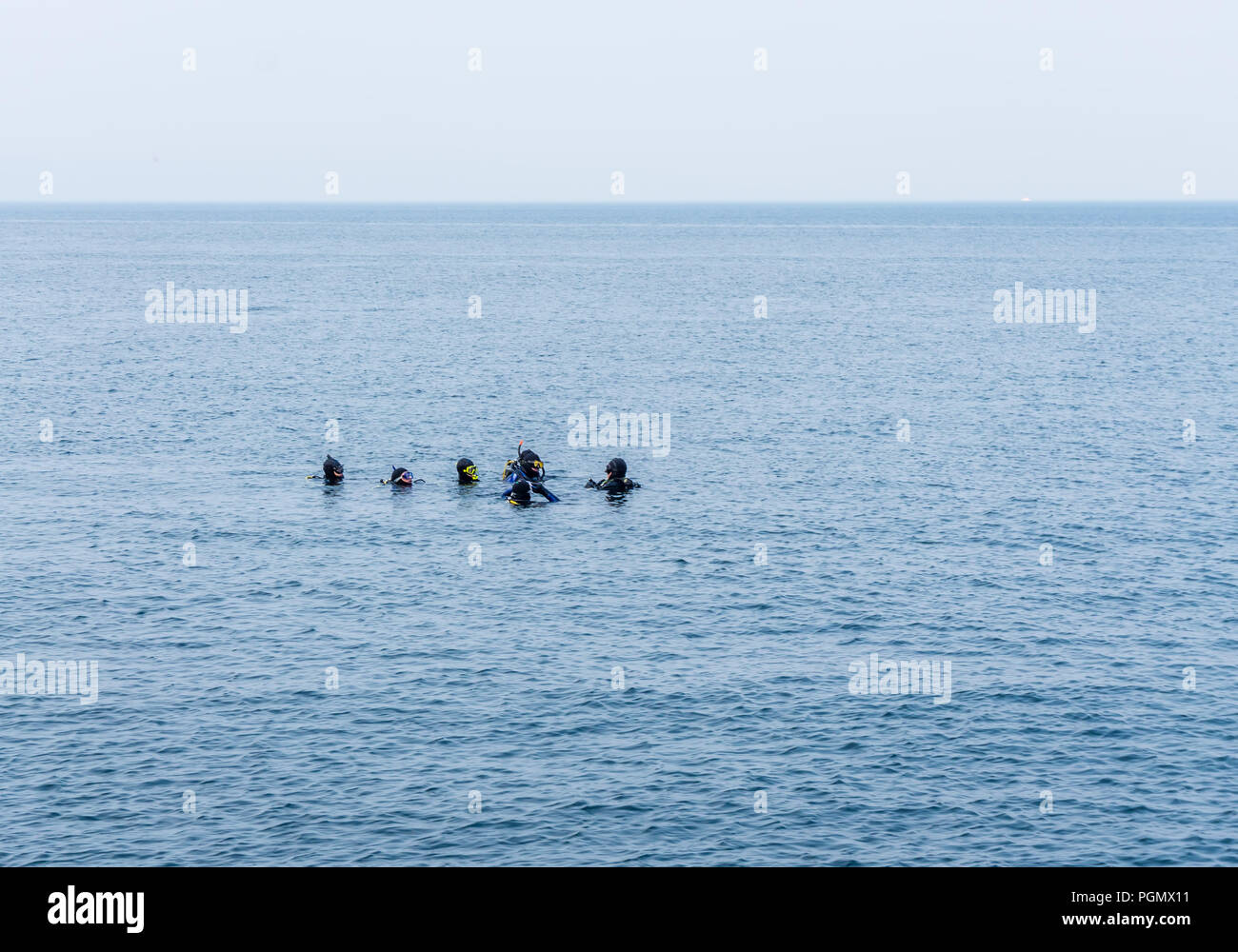 Group of scuba divers hi-res stock photography and images - Alamy
