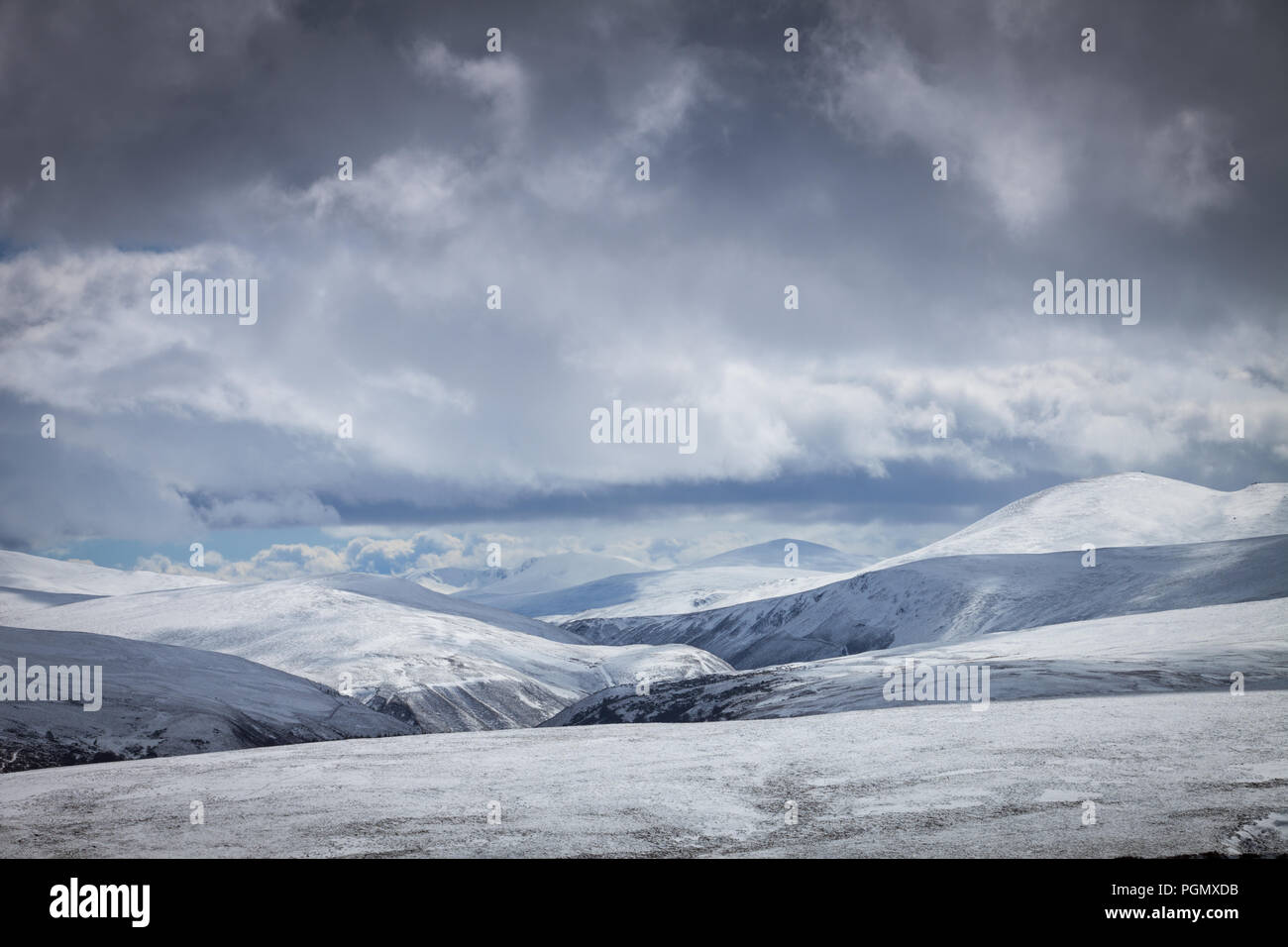 Snowy hills scotland hi-res stock photography and images - Alamy