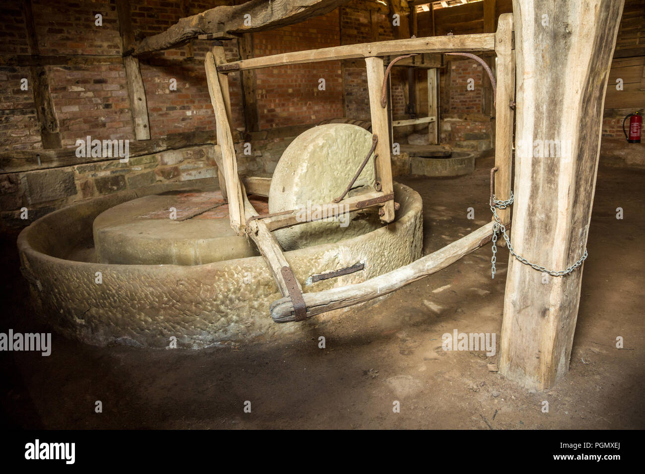 Cider press hi-res stock photography and images - Alamy