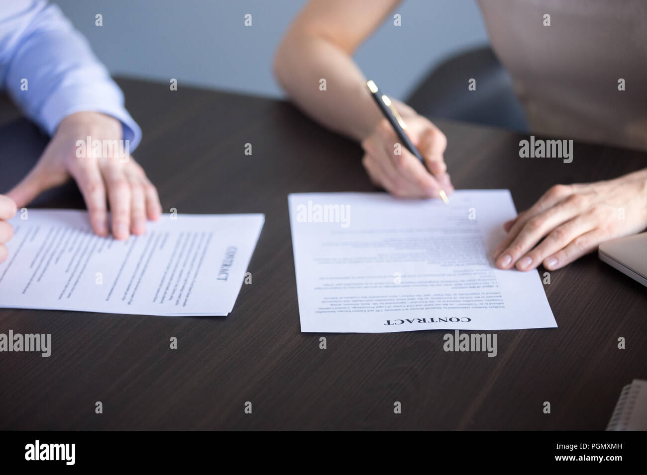 Business legal documents hi-res stock photography and images - Alamy