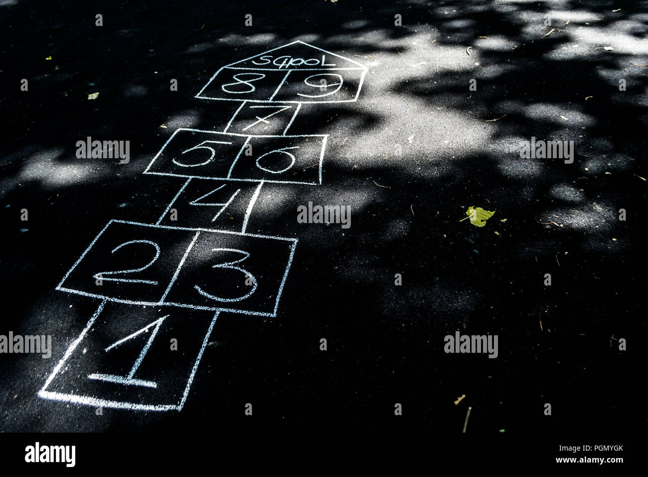 Hopscotch black and white hi-res stock photography and images - Alamy