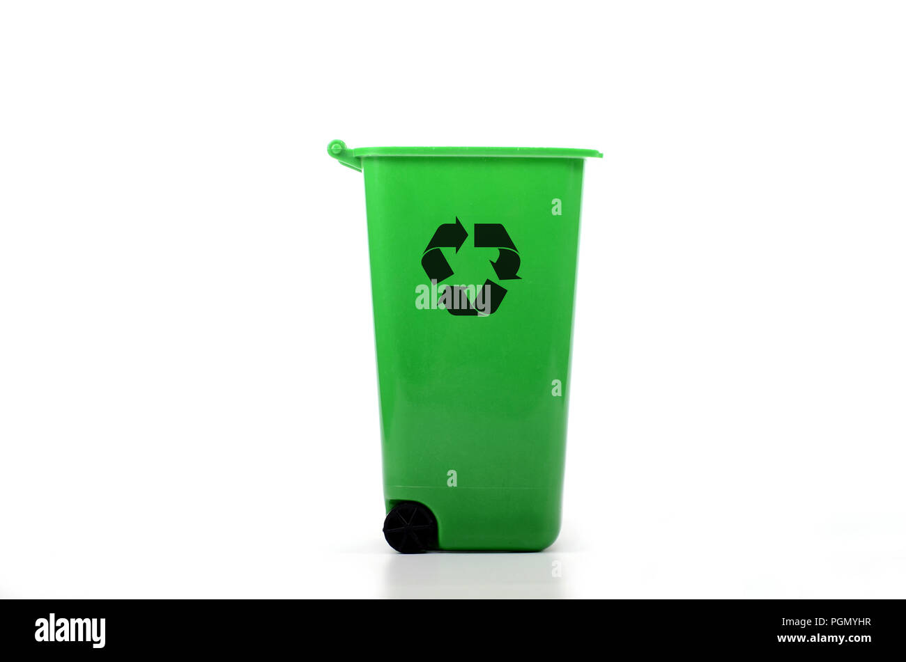 Empty recycle bin hi-res stock photography and images - Alamy