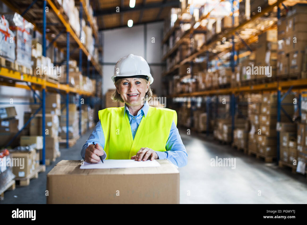 Woman packaging clothing hi-res stock photography and images - Alamy