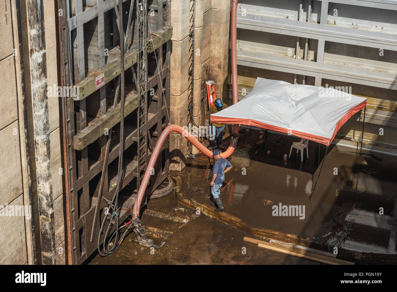 Moss Bluff Navigational Lock and Dam Stock Photo - Alamy