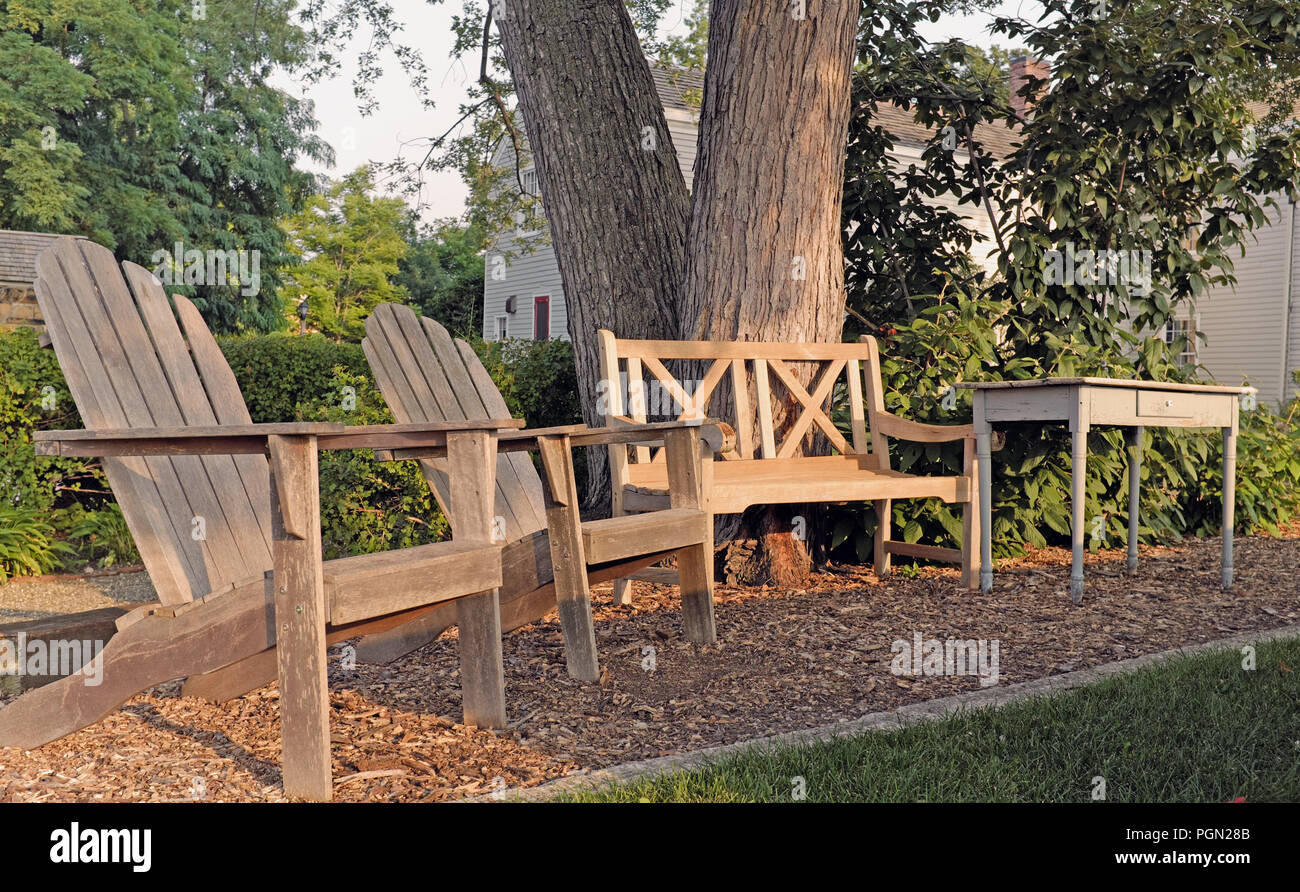 Empty wooden table chairs under tree hi-res stock photography and ...