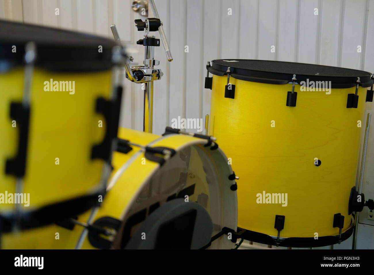 Yellow drum hi-res stock photography and images - Alamy