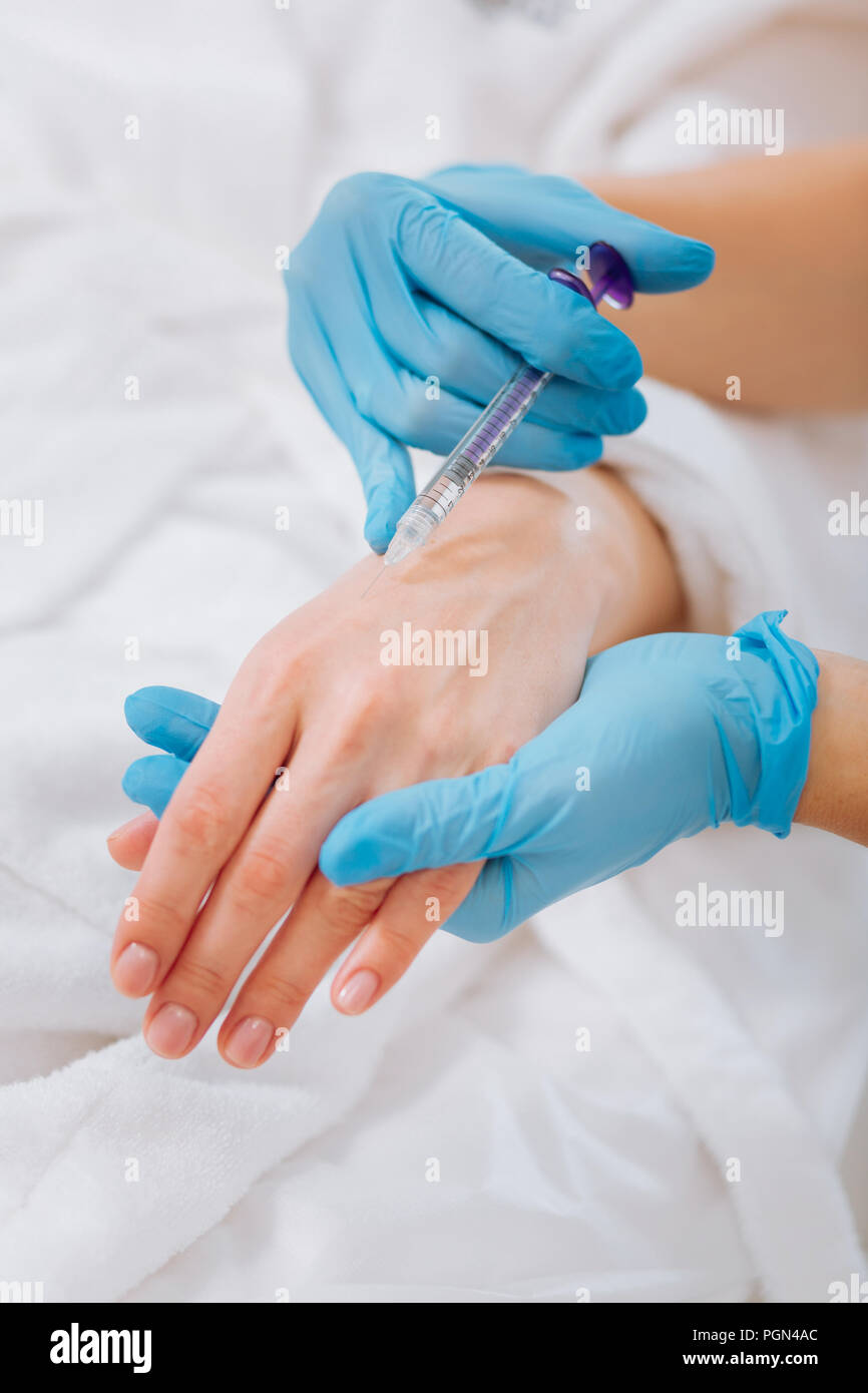 Injection therapy hi-res stock photography and images - Alamy