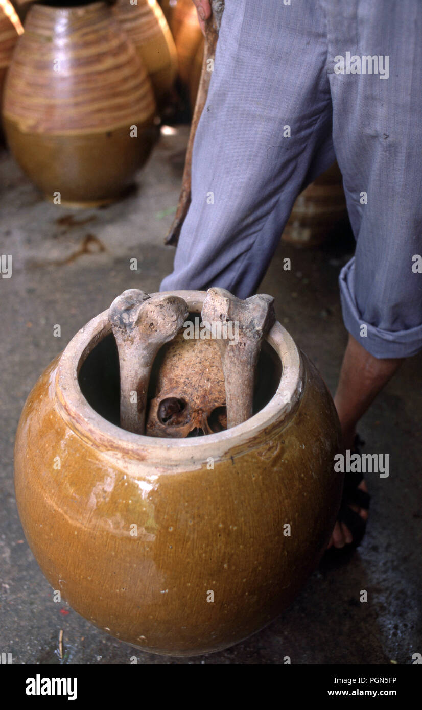 Ancestor veneration china hi-res stock photography and images - Alamy