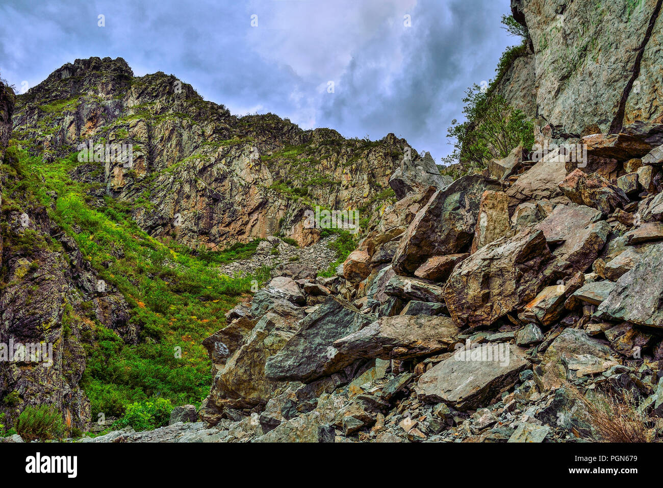 Pile of cliff rocks hi-res stock photography and images - Alamy
