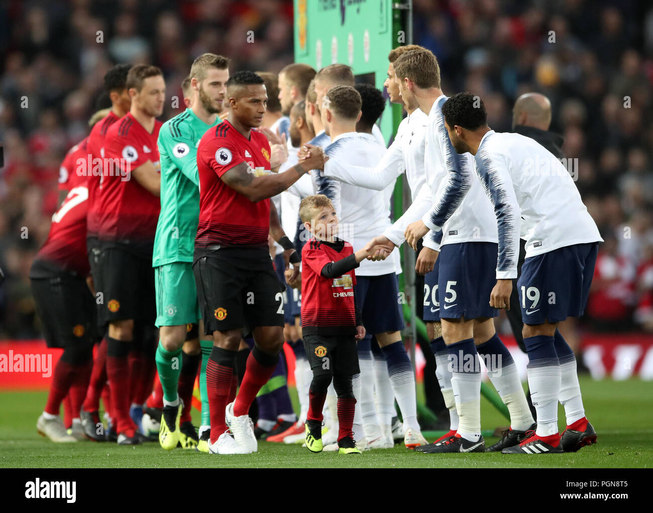 Manchester united trafford shake hands hi-res stock photography and ...