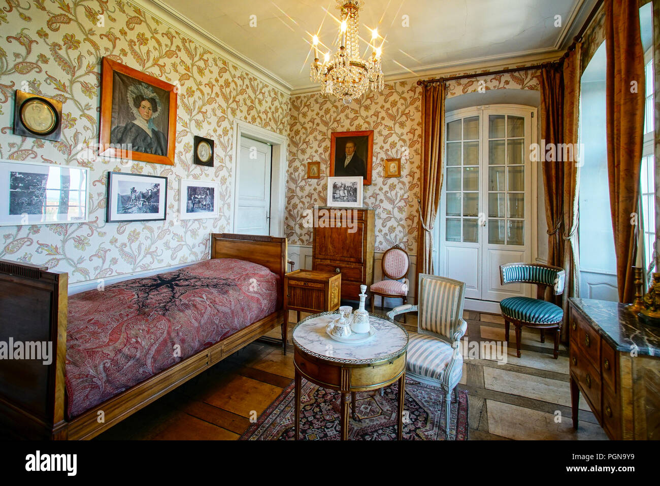 Beautiful rich classic interior of XIX century, old house Stock Photo ...