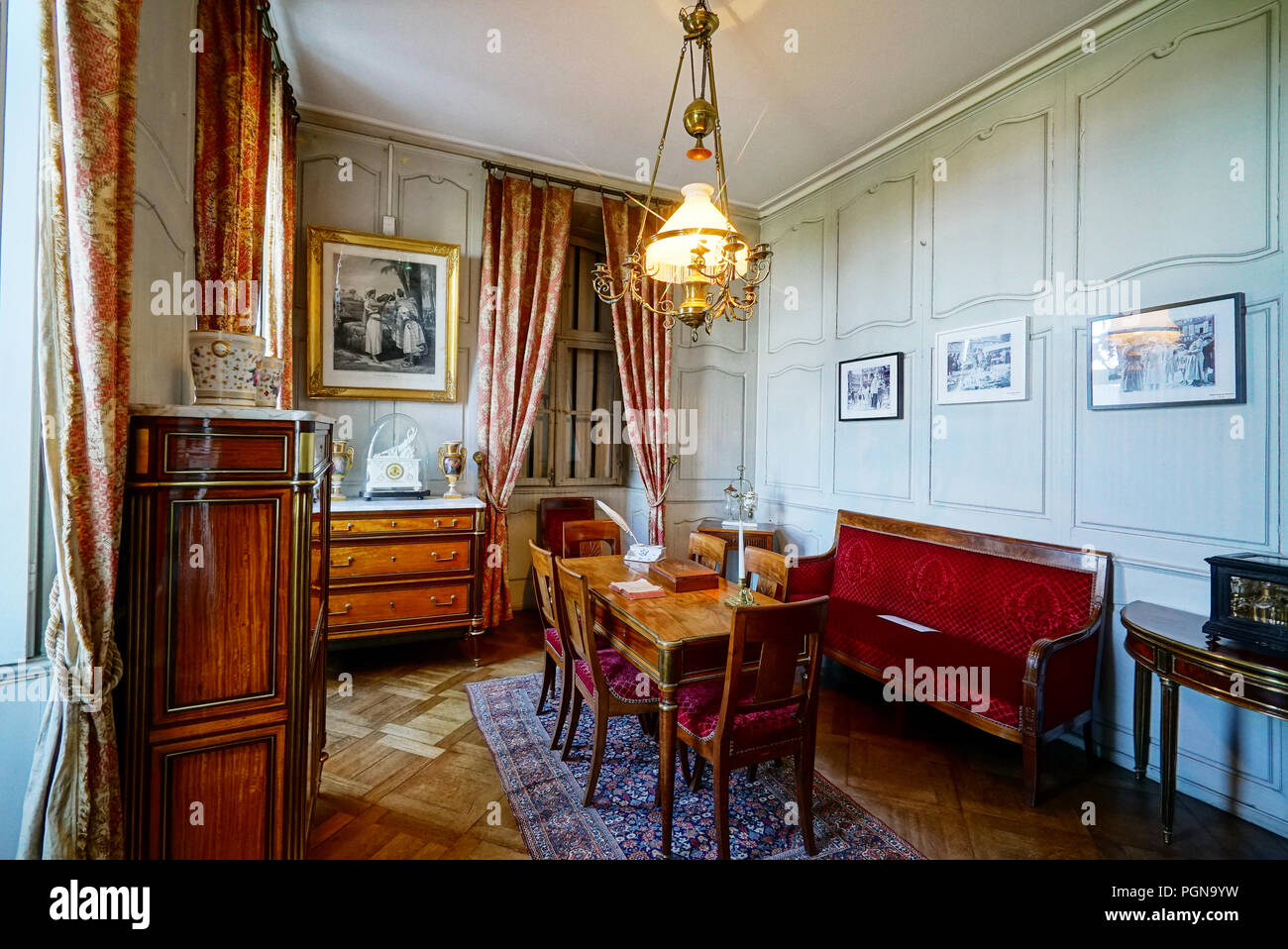 Beautiful rich classic interior of XIX century, old house Stock Photo ...