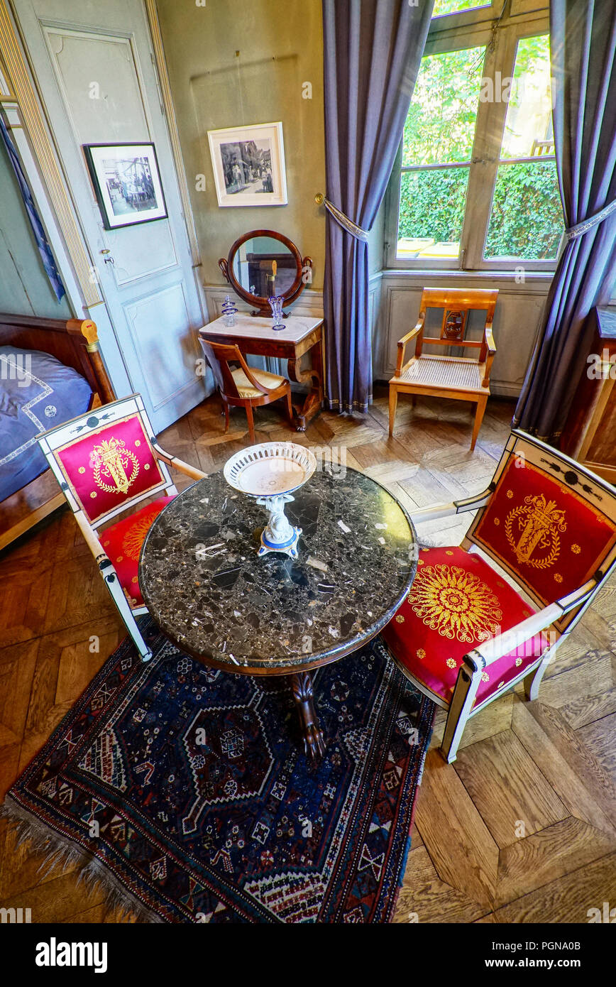 Beautiful rich classic interior of XIX century, old house Stock Photo ...