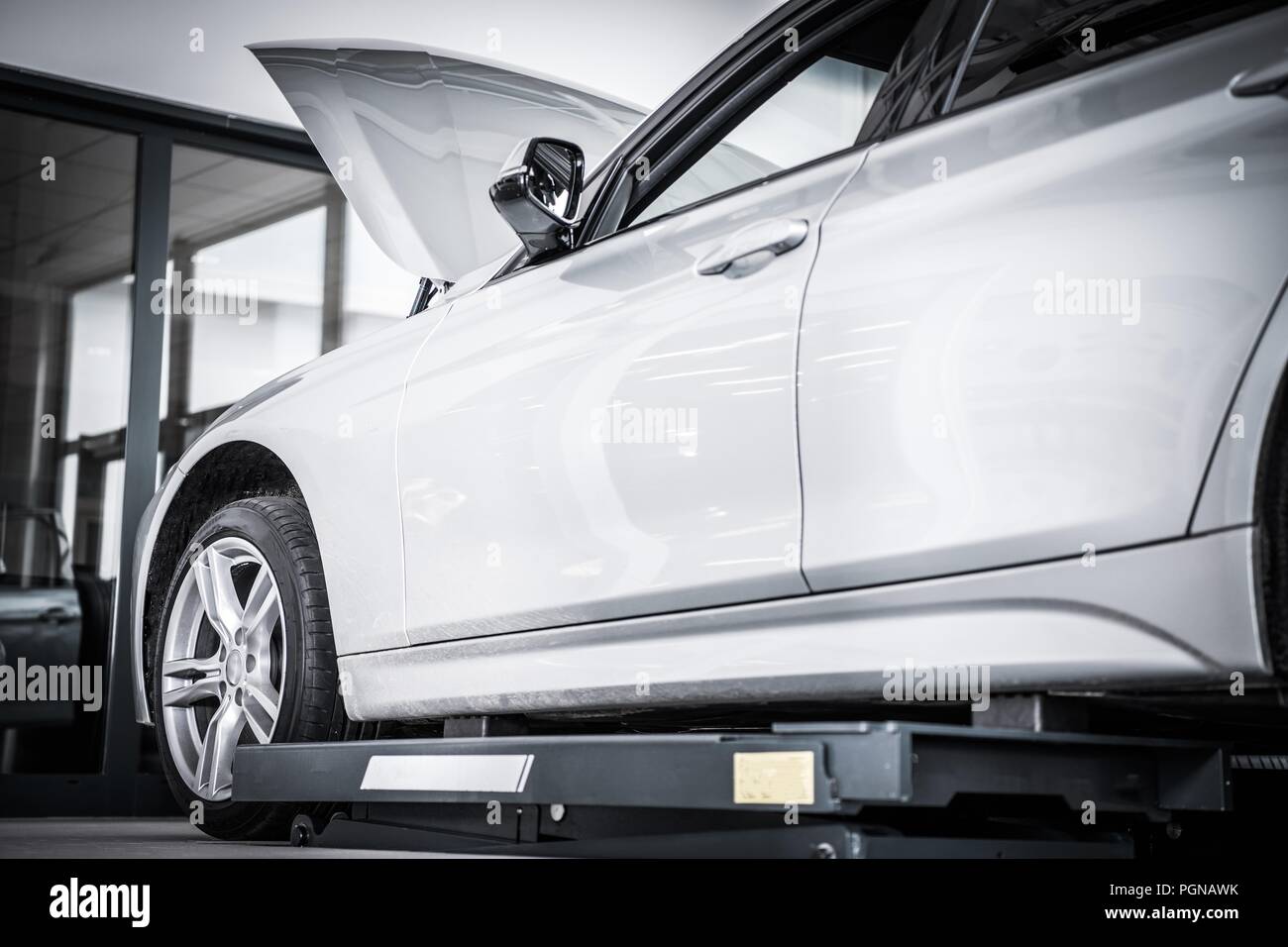 Auto check in hi-res stock photography and images - Alamy