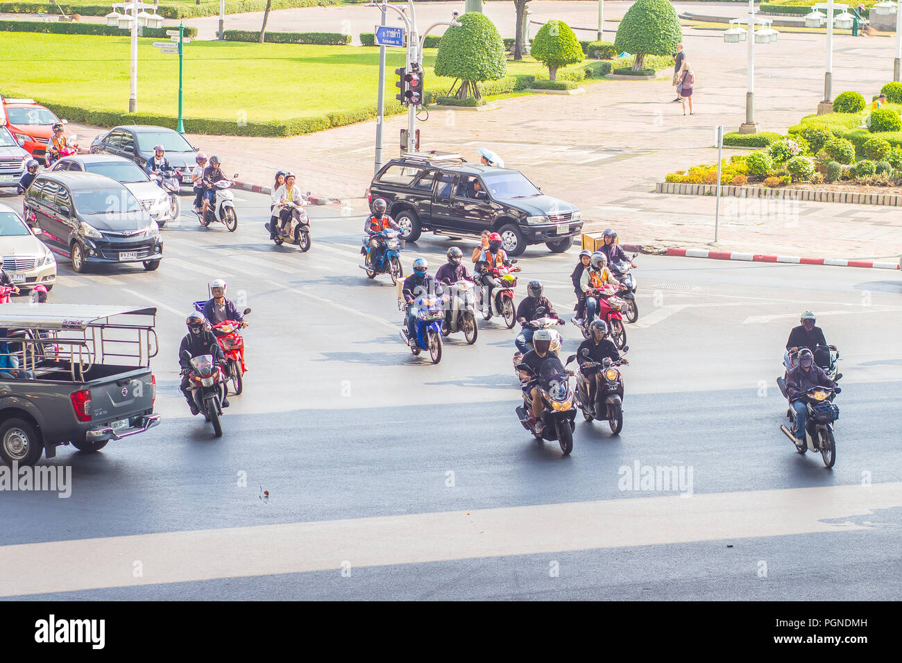 Blocked intersection green light hi-res stock photography and images ...