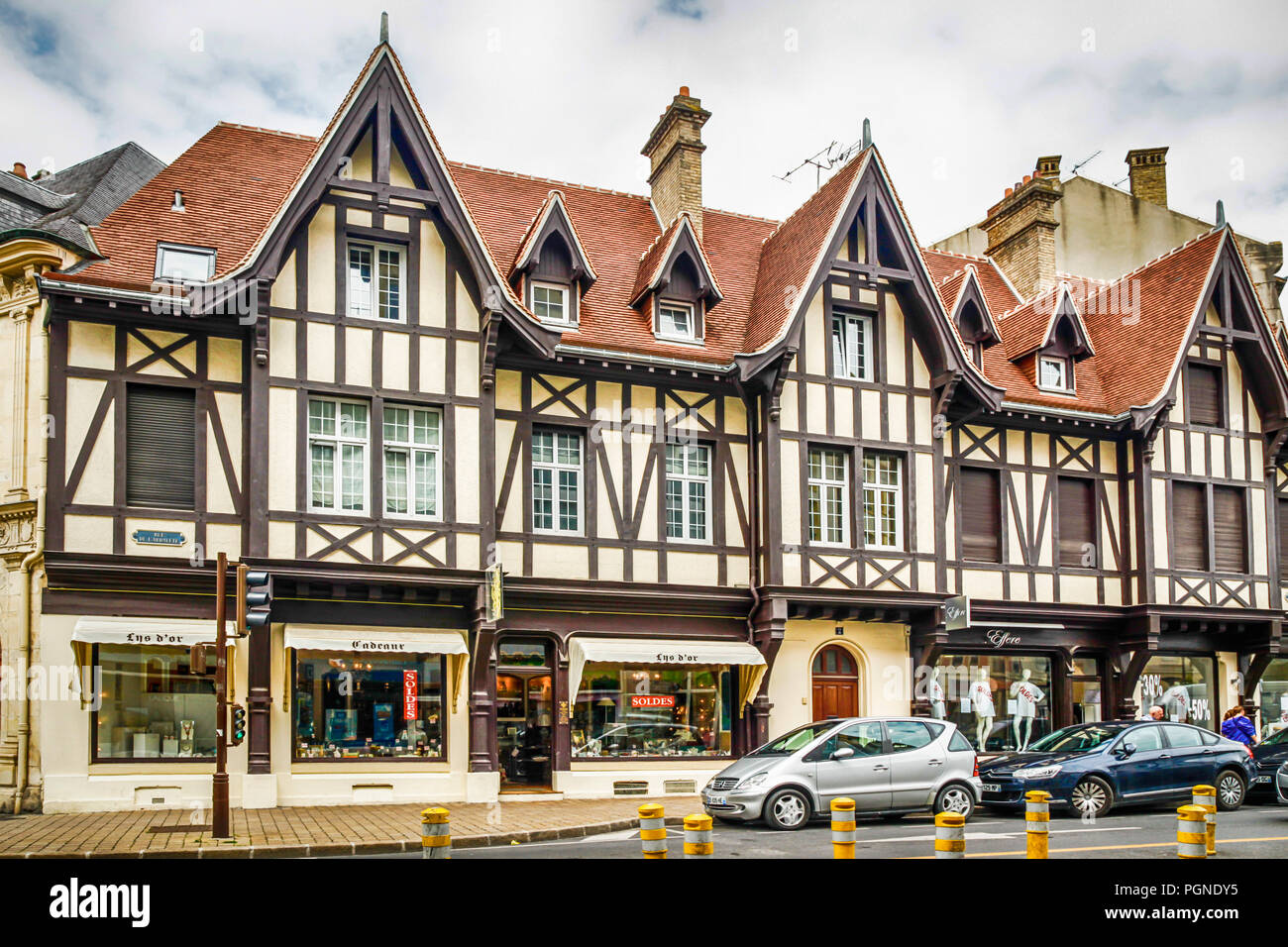 Old timber framed buildings hi-res stock photography and images - Alamy