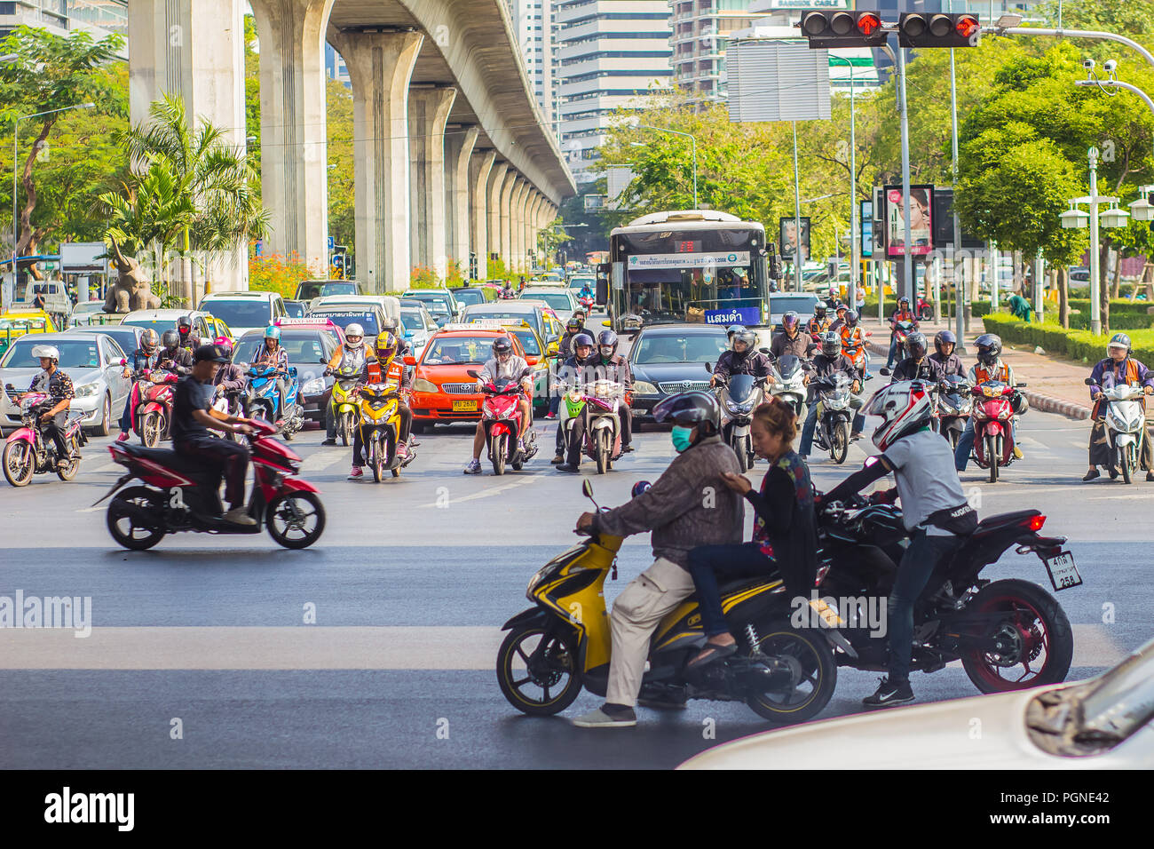 Blocked intersection green light hi-res stock photography and images ...