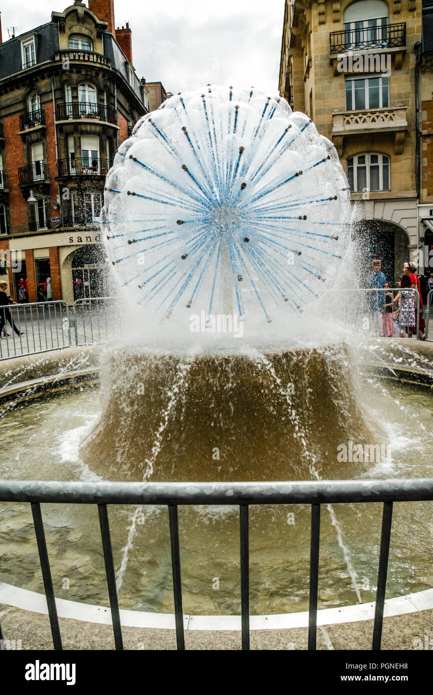 Fontaine at Place Drouet D'Erlon in Reims, France Stock Photo - Alamy