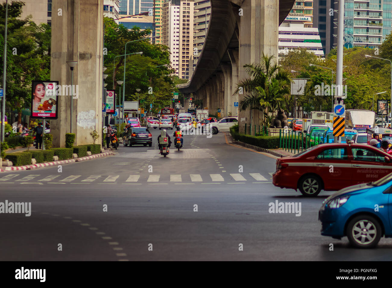 Blocked intersection green light hi-res stock photography and images ...