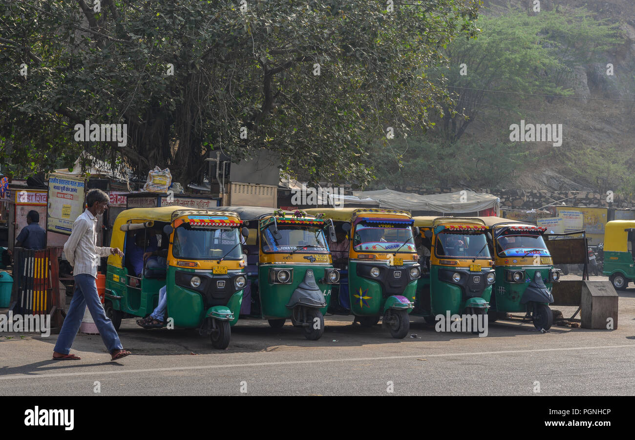 Auto rickshaw stand india hi-res stock photography and images - Alamy