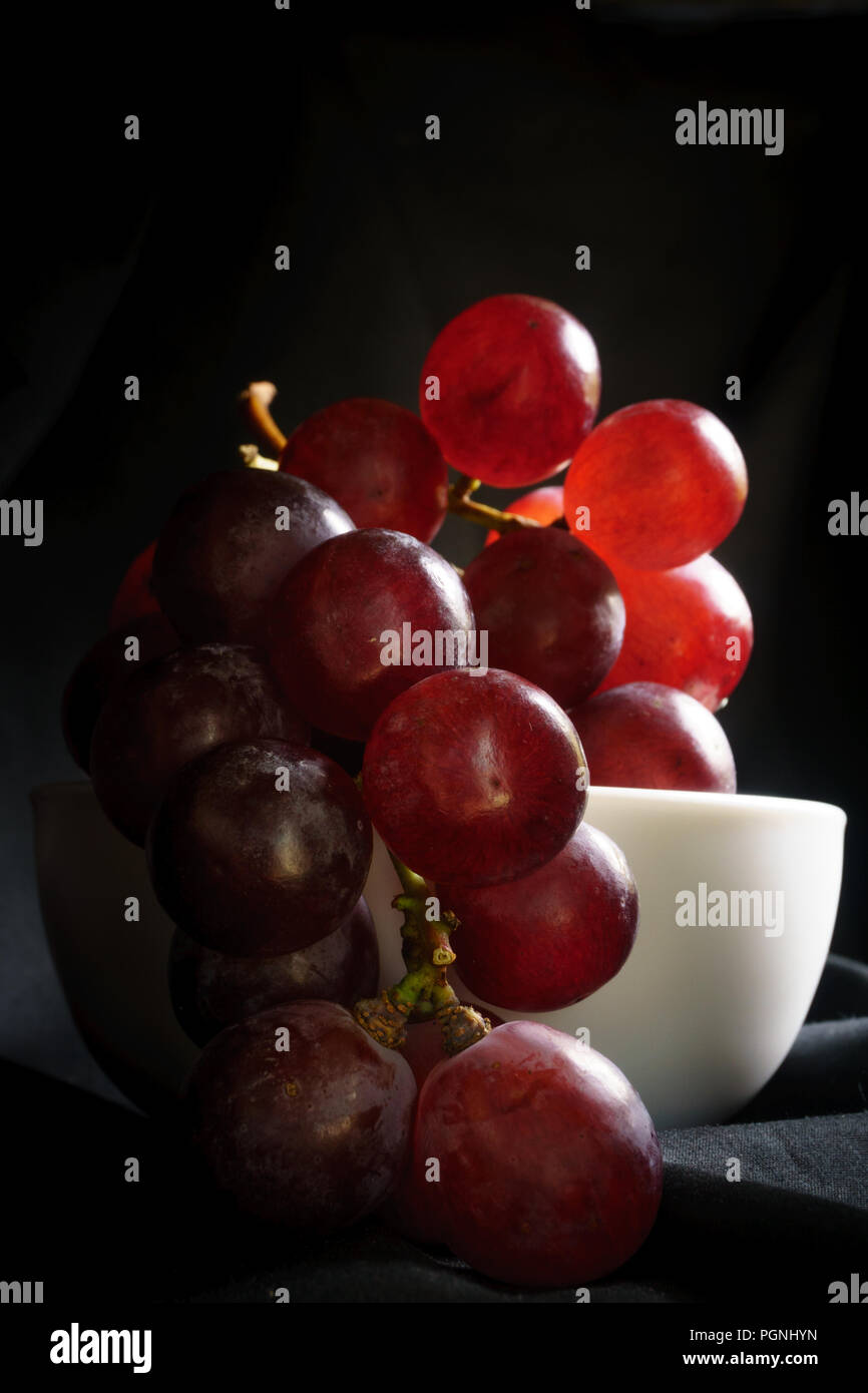 Dark red grapes hi-res stock photography and images - Alamy