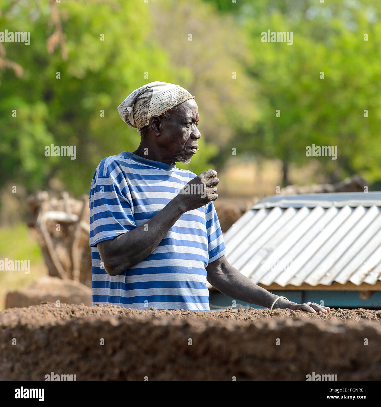 GHANI, GHANA - JAN 14, 2017: Unidentified Ghanaian old man in striped ...