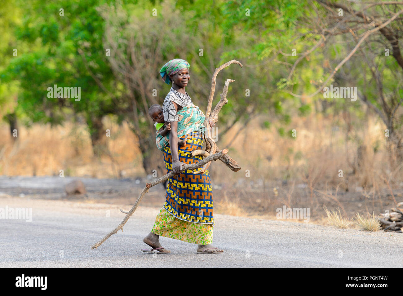DAGOMBA VILLAGE, GHANA - JAN 14, 2017: Unidentified Dagomban woman ...