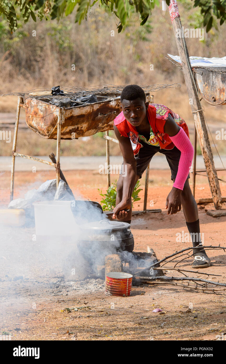 Ghana village group fire hi-res stock photography and images - Alamy