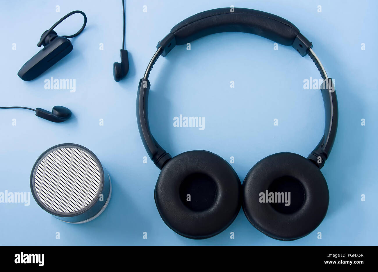 Wireless headset, wired headset, speaker isolated on pastel blue ...
