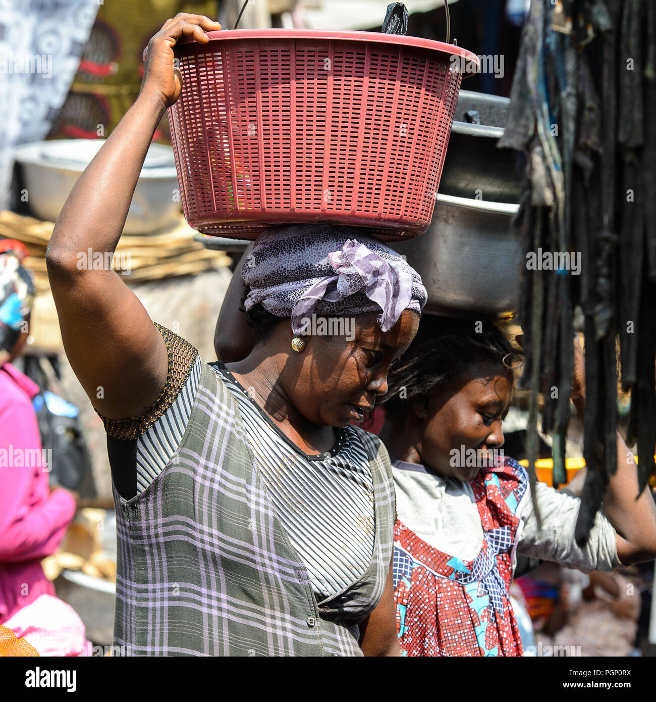 Kumasi Ghana Jan 15 2017 Unidentified Ghanaian Woman Carries A