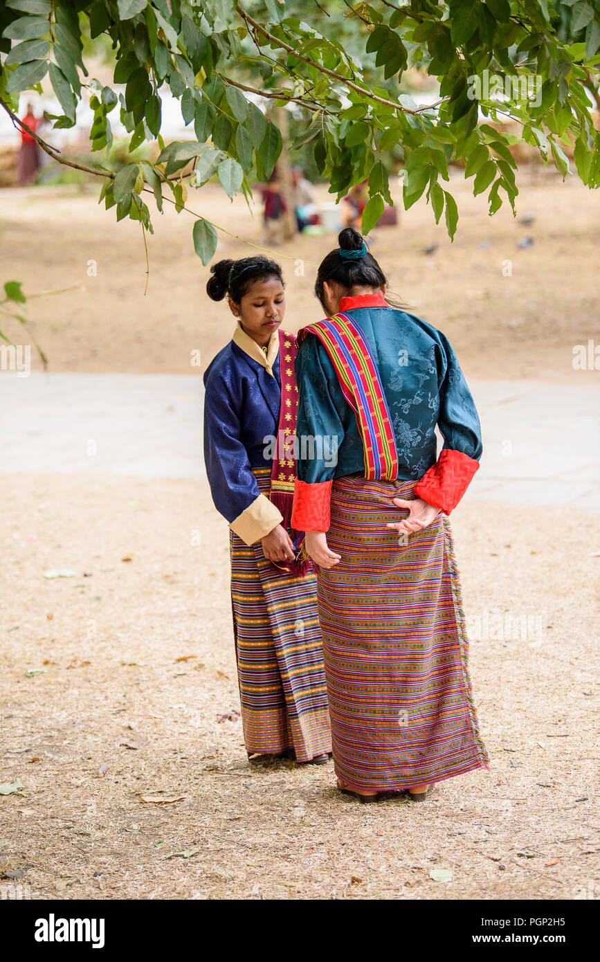 Bhutanese girls thimphu bhutan asia hi-res stock photography and images ...
