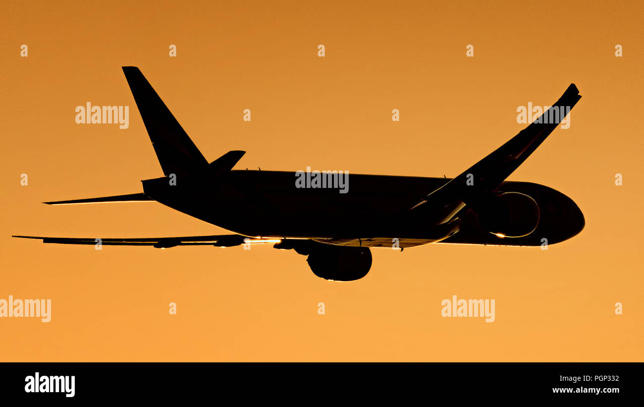 Silhouette airplane taking off during sunset Stock Photo - Alamy