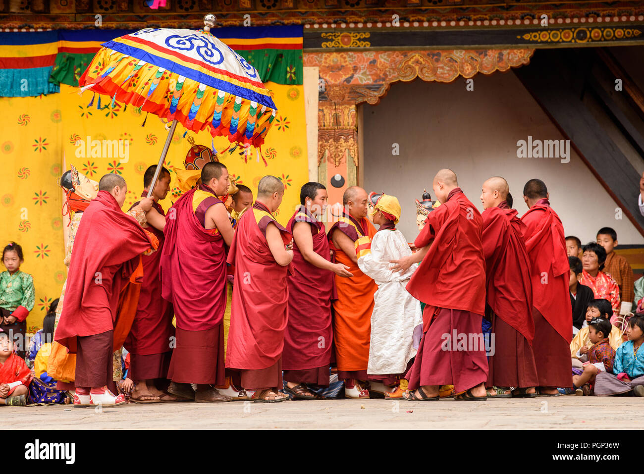 People in traditional bhutanese clothes hi-res stock photography and ...