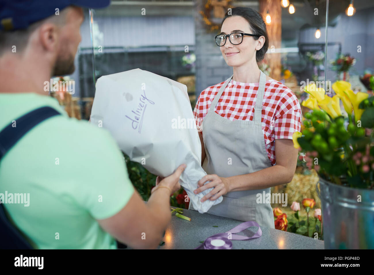 Flower handing hi-res stock photography and images - Alamy