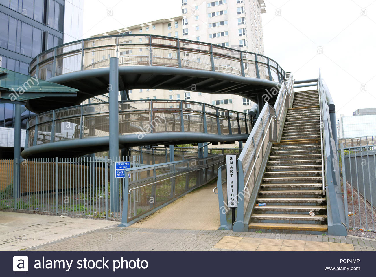 Pedestrian Bridge Over Railway Line Stock Photos & Pedestrian Bridge ...