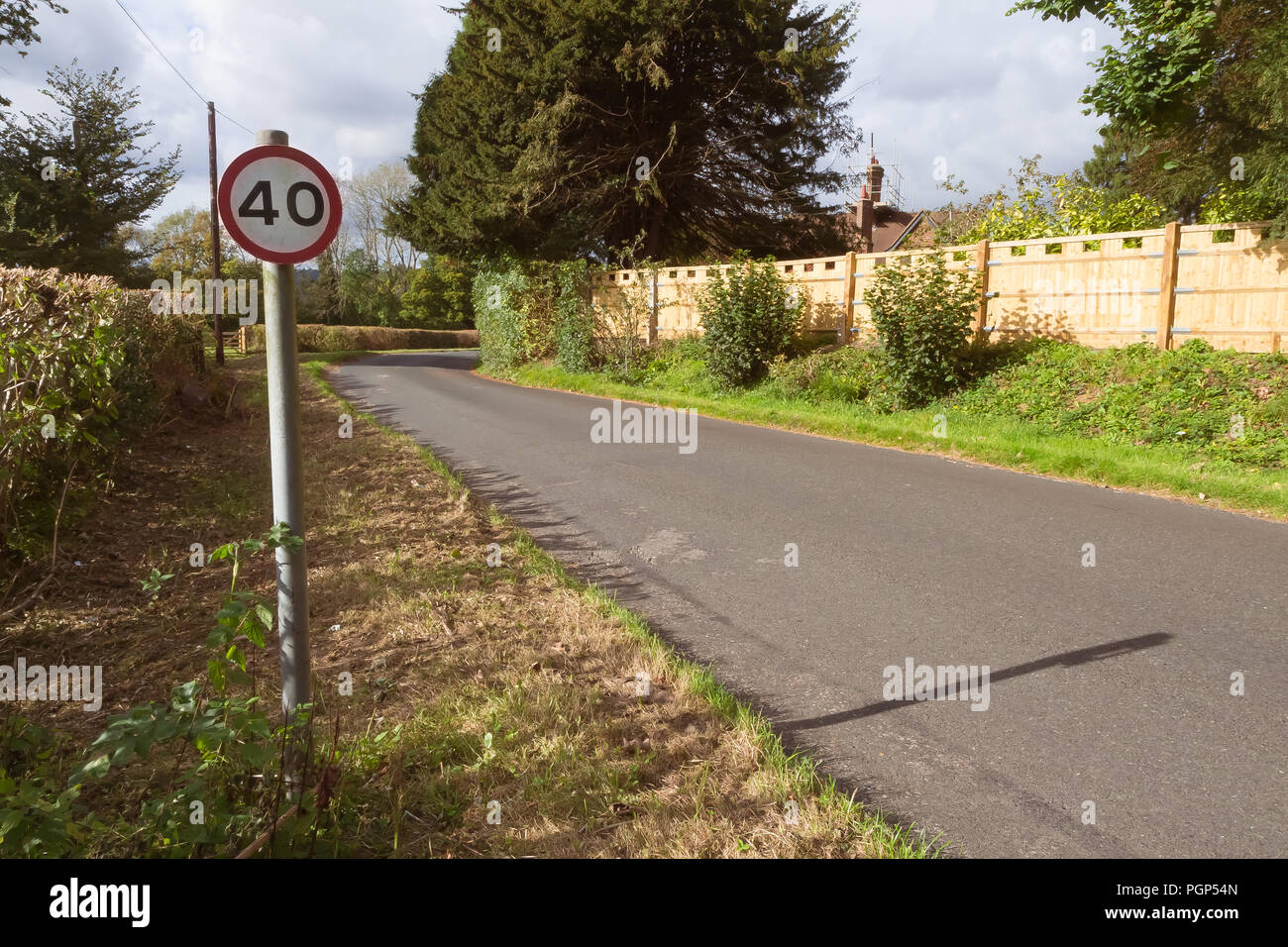 40 MPH speed limit sign on a countryside road in England, UK Stock ...