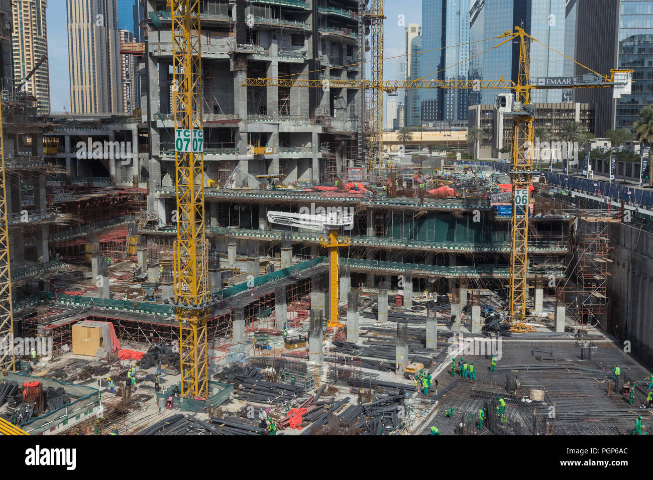 Foundation construction site dubai hi-res stock photography and images ...
