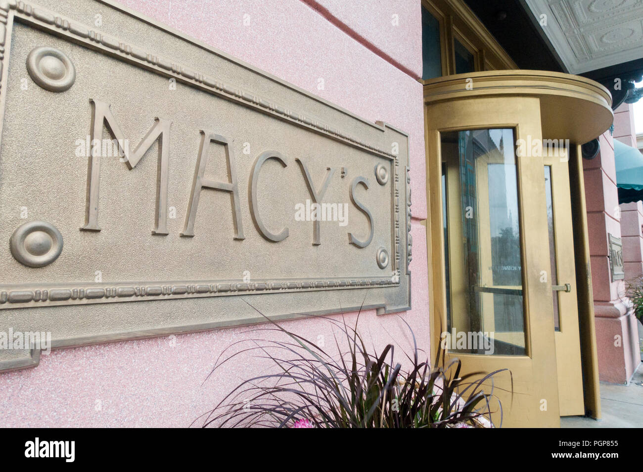 Macys sign hi-res stock photography and images - Alamy