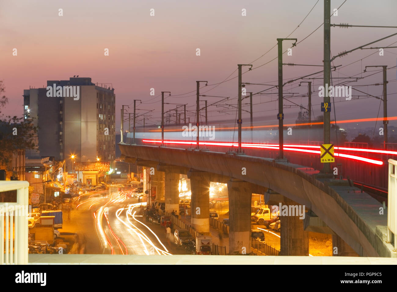 Mumbai metro rail platform hi-res stock photography and images - Alamy