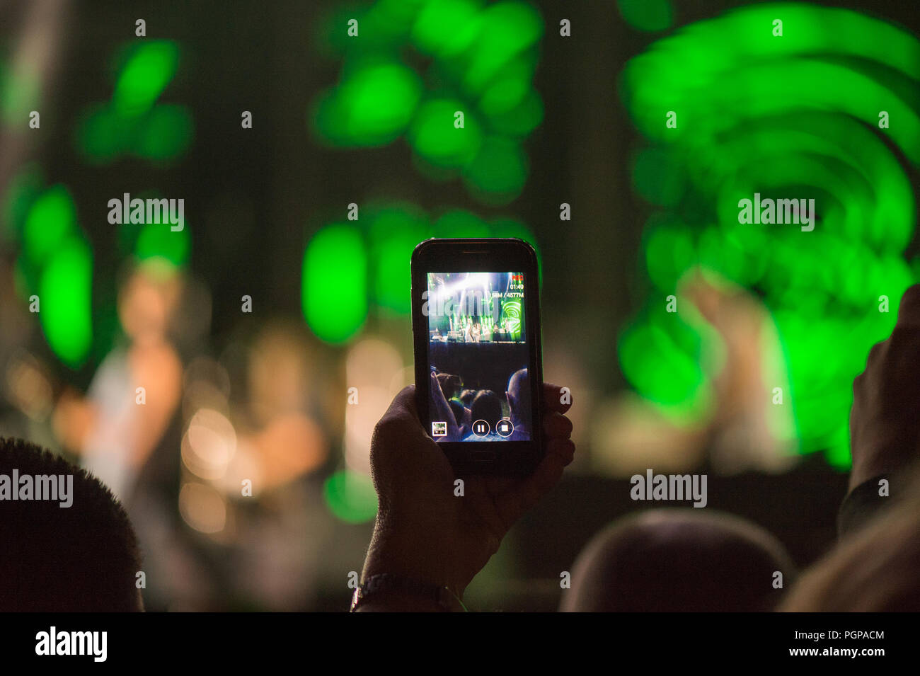 Recording concert mobile phone hi-res stock photography and images - Alamy