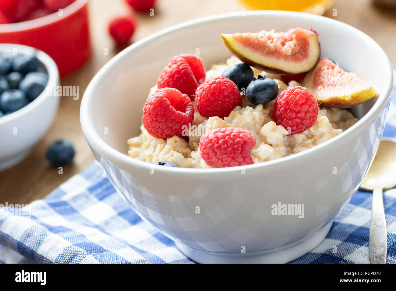 Oatmeal porridge bowl with fresh berries. Closeup view Stock Photo - Alamy