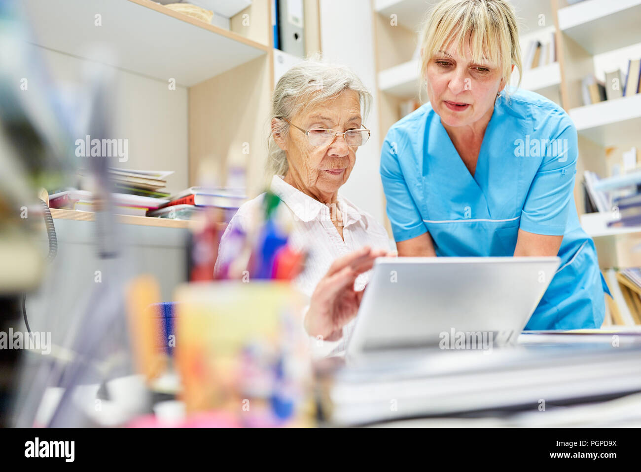 Nursing research hi-res stock photography and images - Alamy