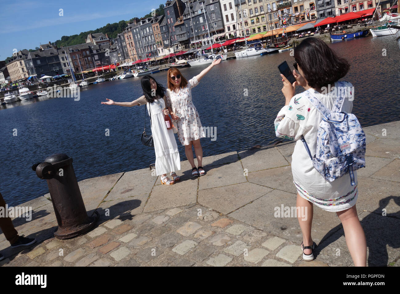 Tourists girls pose hi-res stock photography and images - Alamy