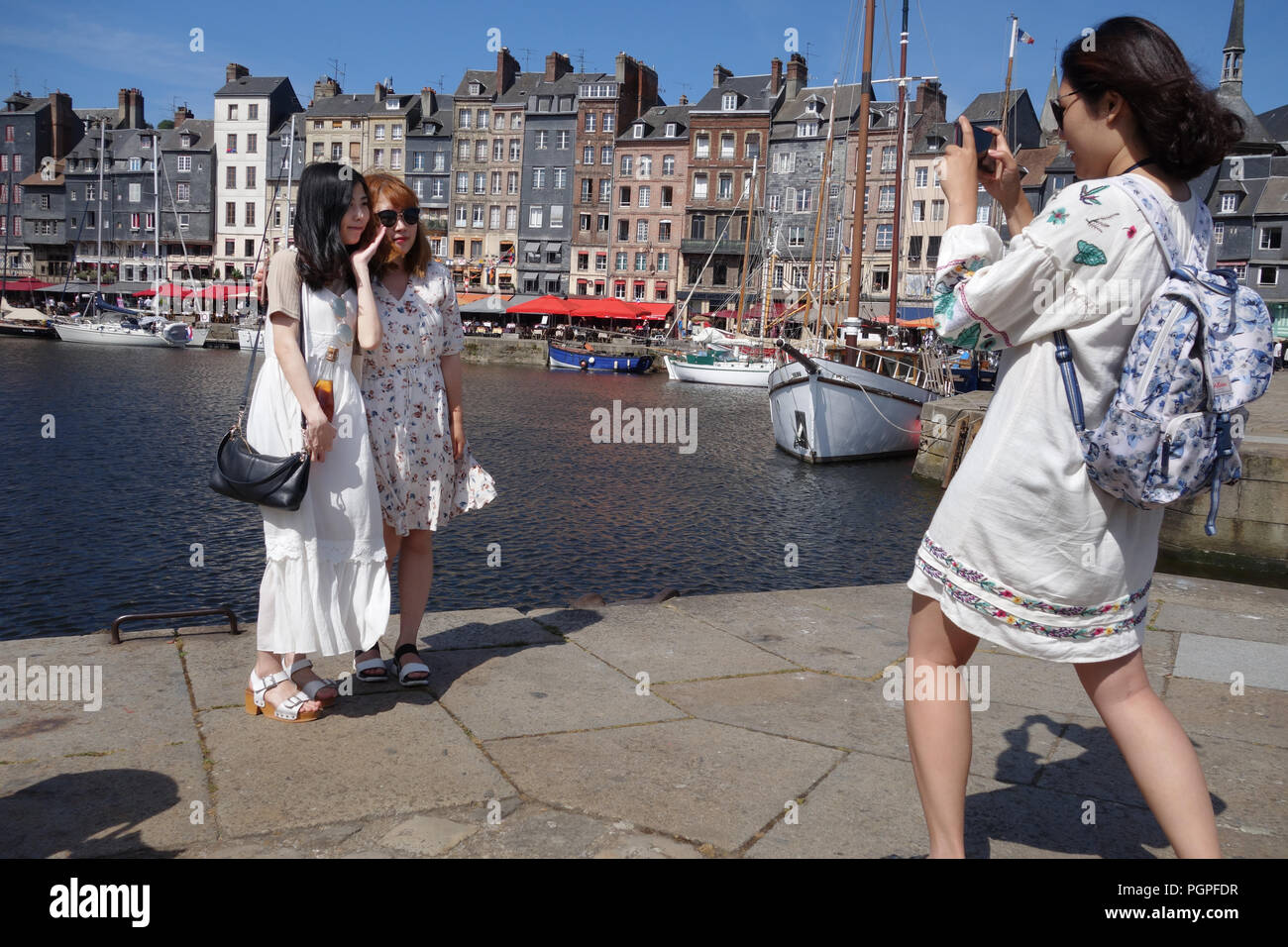 Tourists girls pose hi-res stock photography and images - Alamy
